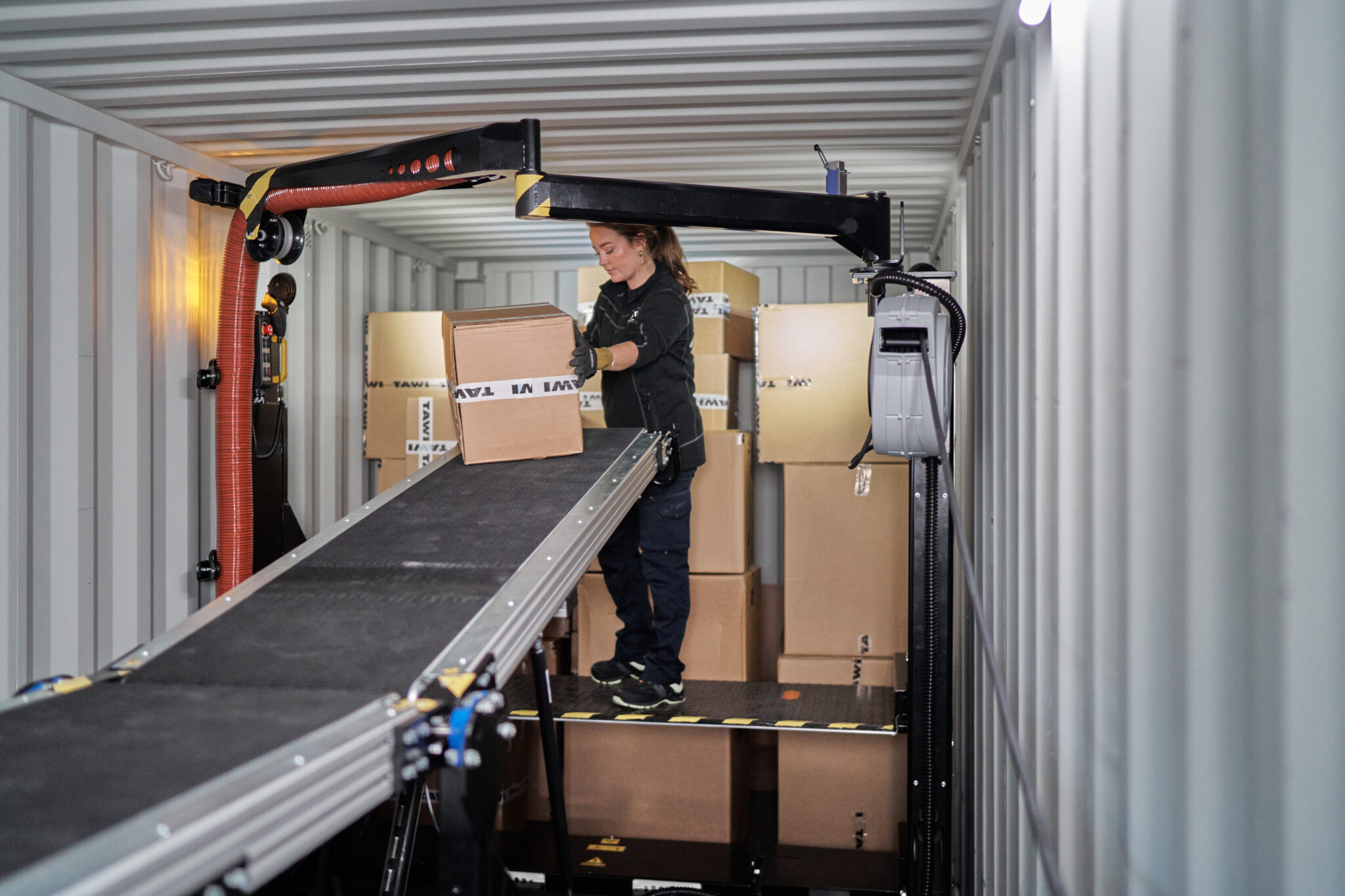 Tawi high-speed container unloader - Quadri Grupi AS